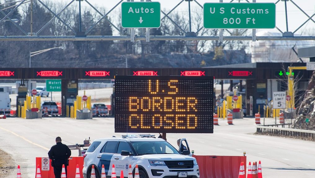 El cierre de la frontera entre Canadá y Estados Unidos se extiende ...
